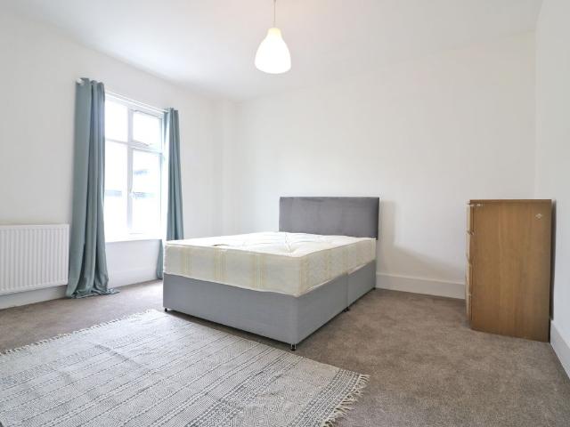 St. Marys Square, Ealing, London W5, Room to rent, £1,000 pcm | PrimeLocation