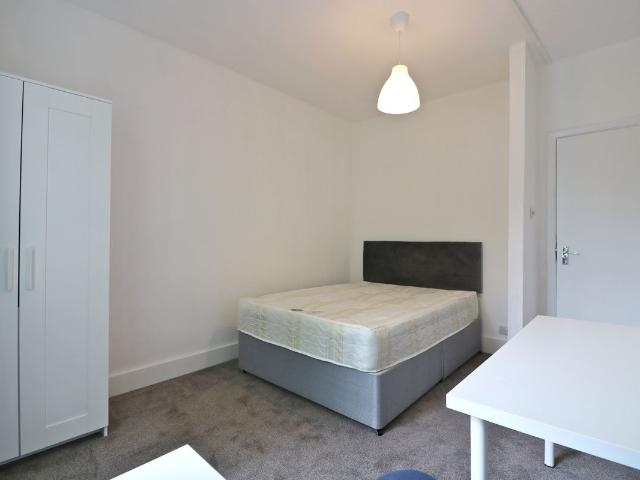St. Marys Square, Ealing, London W5, Room to rent, £900 pcm | PrimeLocation