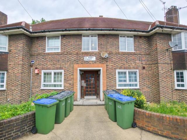 St Marys Street, Woolwich, London, SE18 3 bed flat to rent £1,700 pcm £392 pw