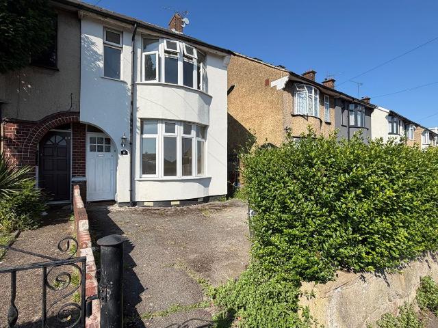St. Margarets Avenue, Luton, Bedfordshire LU3, 2 bed detached house to rent, £1,350 pcm | PrimeLocation