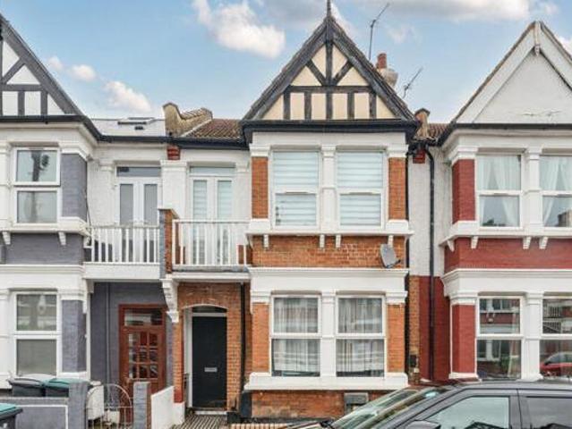 St. Margarets Avenue, London, 2 Bedroom Flat