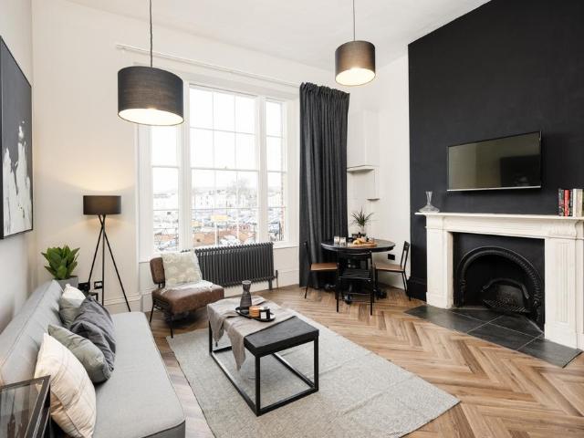 St Margarets Road 2 bed flat to rent £2,800 pcm £646 pw