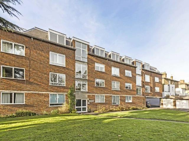 St. Margarets Road, Twickenham TW1 1 bed flat to rent £1,595 pcm £368 pw