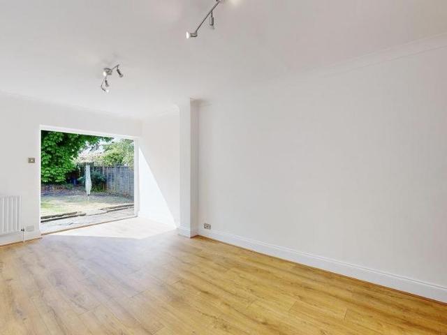 St Margarets Road, TW1 2 bed flat to rent £2,500 pcm £577 pw