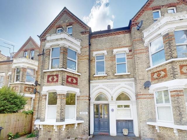 St Margarets Road TW1, 2 bed flat to rent, £2,500 pcm | PrimeLocation