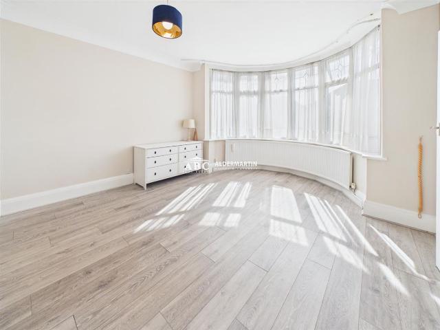 St. Margarets Road, Edgware HA8, 1 bed flat to rent, £1,350 pcm | PrimeLocation