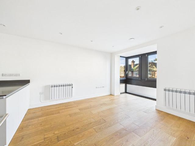 St Margarets Road, St Margarets 1 bed apartment to rent £1,750 pcm £404 pw