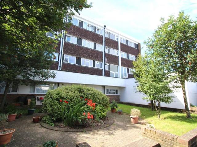 St. Marks Hill, Surbiton KT6 4 bed flat to rent £3,200 pcm £738 pw