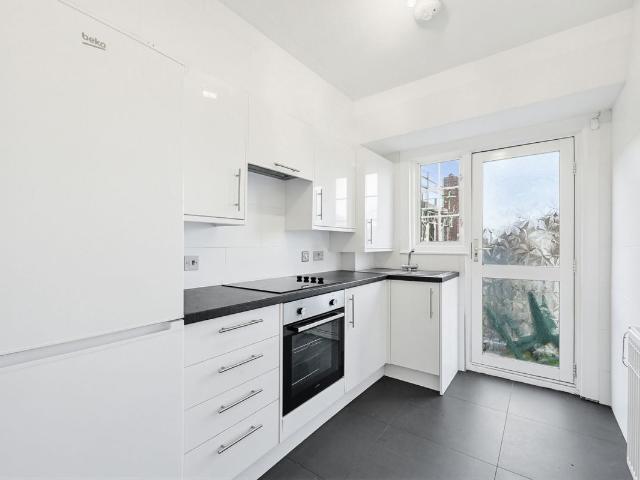 St. Mark's Hill, Surbiton KT6, 1 bed flat to rent, £1,575 pcm | PrimeLocation
