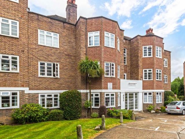 St. Marks Hill, Surbiton KT6 2 bed flat to rent £2,100 pcm £485 pw