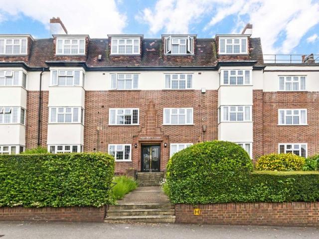 St. Mark's Hill, Surbiton KT6 2 bed flat to rent £2,200 pcm £508 pw