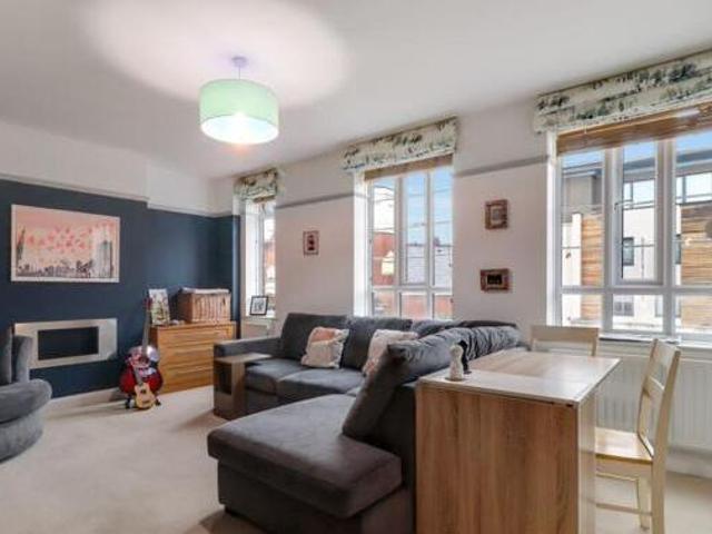 St. Marks Hill, Surbiton, 2 Bedroom Apartment