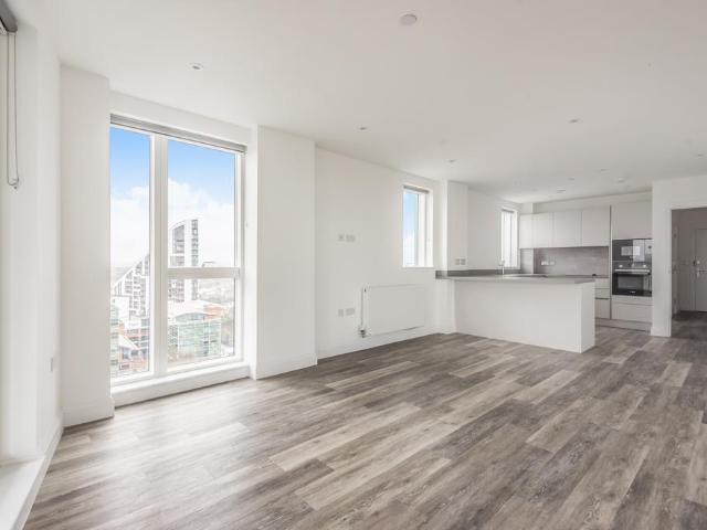 St. Marks Road Bromley BR2 2 bed flat to rent £2,450 pcm £565 pw