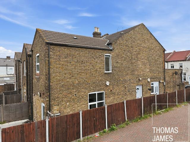 St Marks Road, Enfield EN1, 2 bed flat to rent, £7,367 pcm | PrimeLocation