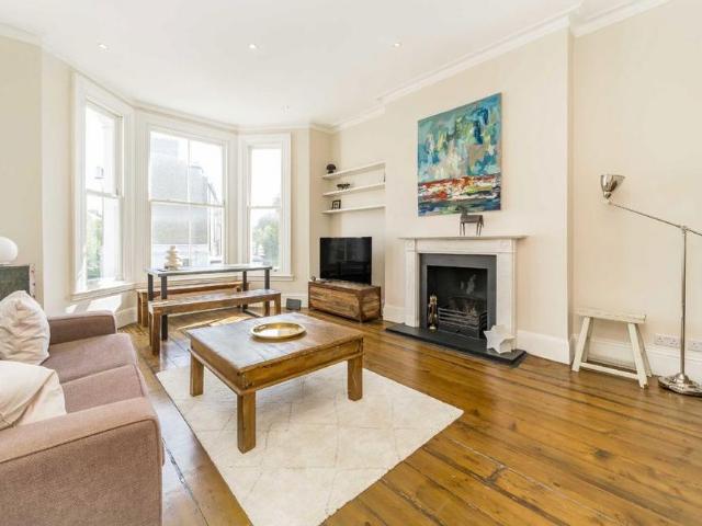 St Marks Road, London W10 2 bed flat to rent £3,500 pcm £808 pw
