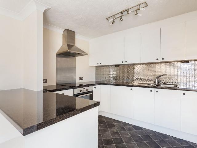 St. Marks Road, Windsor SL4, 2 bed flat to rent, £1,450 pcm | PrimeLocation