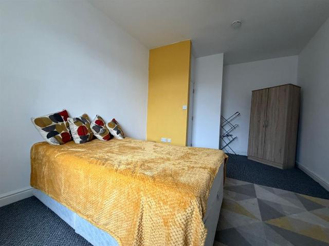 St. Matthew Street, Burnley BB11, Room to rent, £433 pcm | PrimeLocation