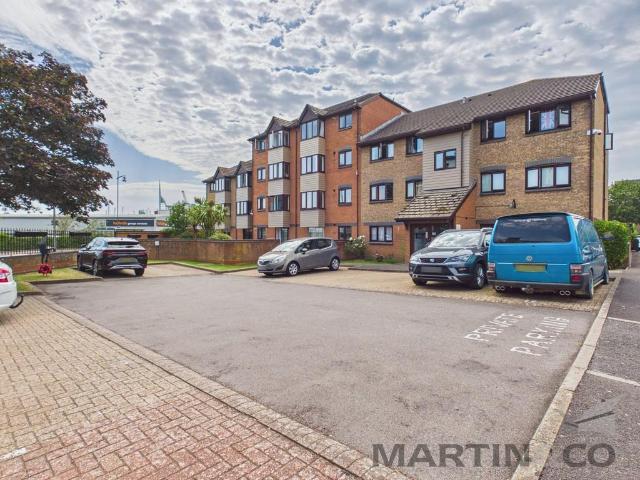 St Matthews Court, Gosport 2 bed flat to rent £1,000 pcm £231 pw