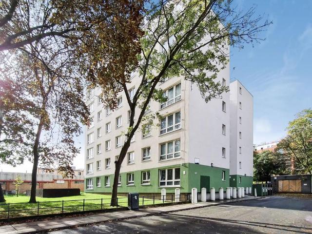 St. Matthew's Road, Brixton, London. 4 bed flat to rent £3,650 pcm £842 pw