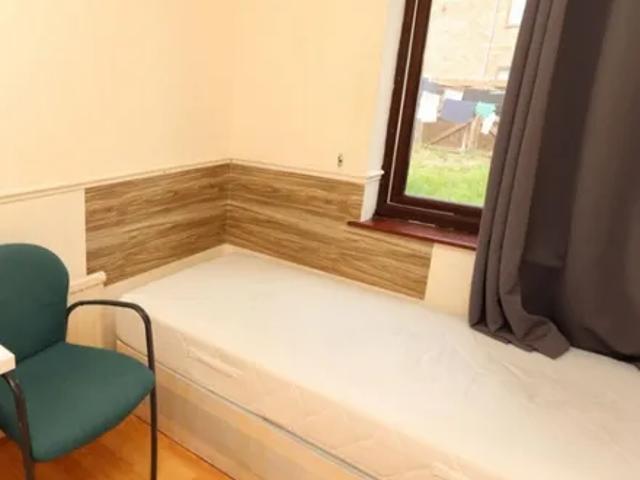 St Matthias, Kimberley Road, London, E16 4NT, United Kingdom | Room for rent #154576379 | Rentberry