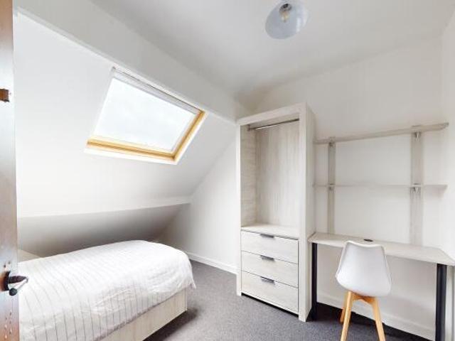 St Miachels Crescent, Headingley, 5 Bedroom Property