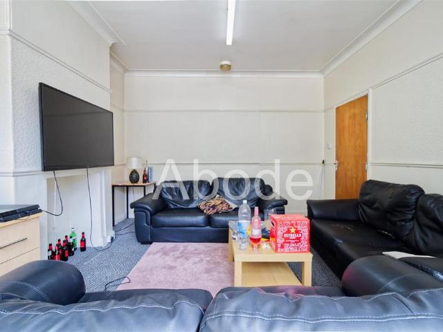 St Michael Villas, Headingley, Leeds 9 bed house to rent £4,875 pcm £1,125 pw