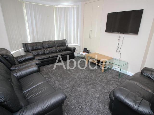 St Michael Villas, Headingley, Leeds 9 bed house to rent £5,027 pcm £1,160 pw