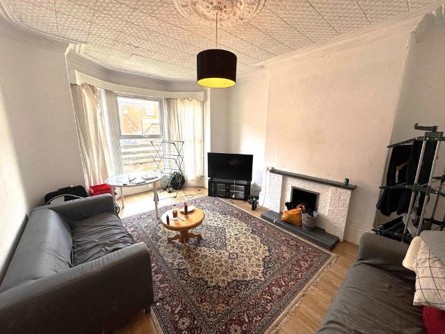 St Michaels Terrace, Headingley LS6 6 bed terraced house to rent £2,340 pcm £540 pw