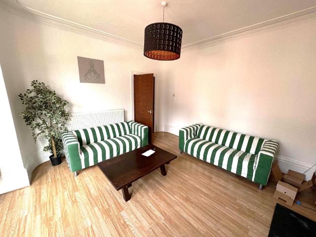 St Michaels Terrace, Headingley LS6 6 bed terraced house to rent £2,340 pcm £540 pw