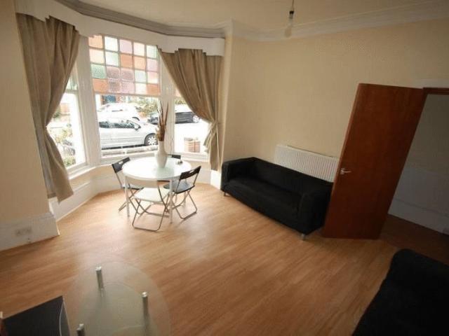 St. Michaels Terrace, Leeds LS6, Room to rent, £498 pppm | PrimeLocation