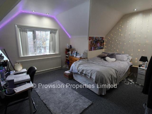 St. Michaels Villas, Headingley LS6 8 bed semi detached house to rent £4,160 pcm £960 pw