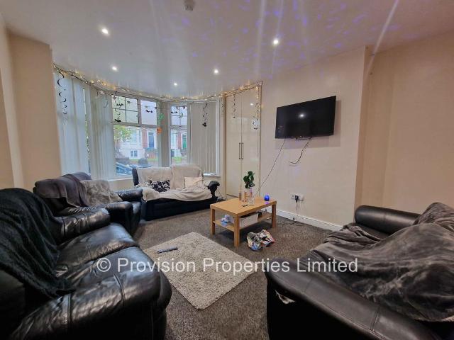 St. Michaels Villas, Headingley LS6 8 bed semi detached house to rent £4,333 pcm £1,000 pw