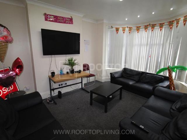 St. Michaels Villas, Leeds LS6 8 bed house to rent £4,853 pcm £1,120 pw