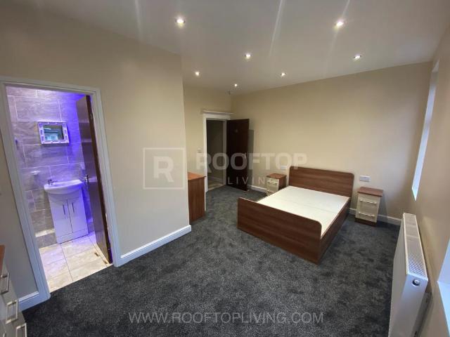 St. Michaels Villas, Leeds LS6 8 bed house to rent £5,027 pcm £1,160 pw