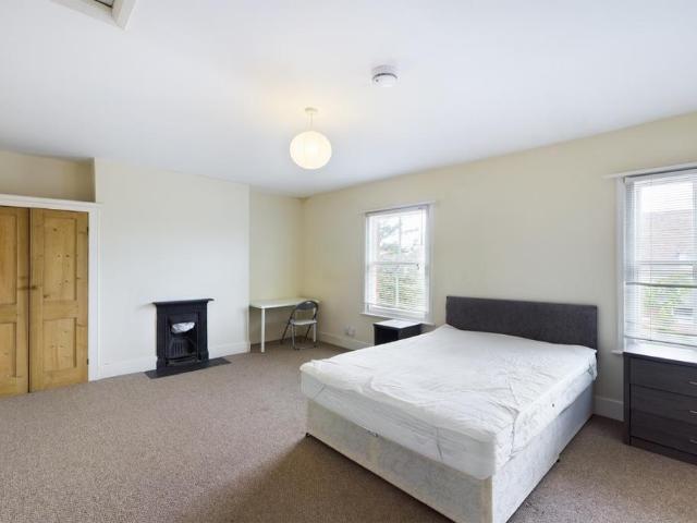 St. Michaels Avenue, Northampton NN1 5 bed house to rent £3,250 pcm £750 pw
