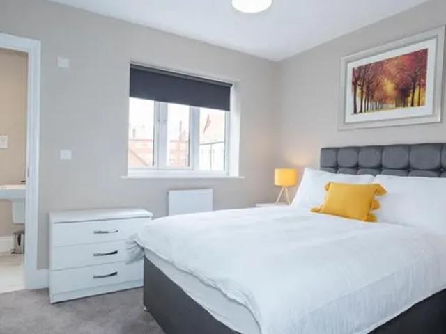 St. Michael's Court, Cape Hill, B66 3BX, United Kingdom | 3 bed townhouse for rent #137019069 | Rentberry