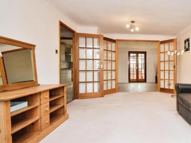 St Michael's Close, London, DA18 4DX, United Kingdom | 4 bed house for rent #139069167 | Rentberry