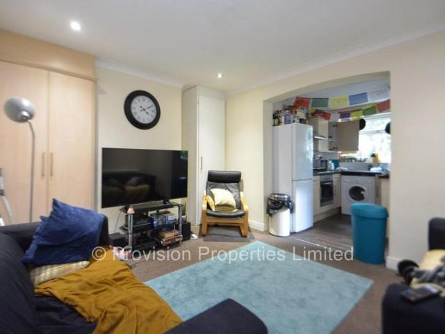 St Michaels Lane, Headingley LS6 4 bed terraced house to rent.