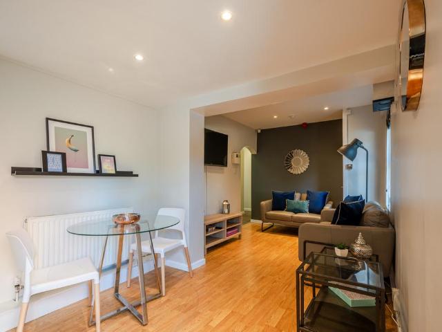 ST MICHAELS LANE, Leeds 4 bed flat to rent £1,993 pcm £460 pw
