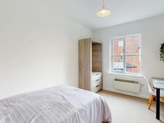 St Michaels Lane, Woodhouse, 2 Bedroom Flat