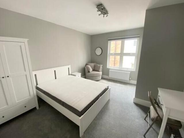 St. Michaels Road, Aldershot GU12, 1 bed flat to rent, £925 pcm | PrimeLocation