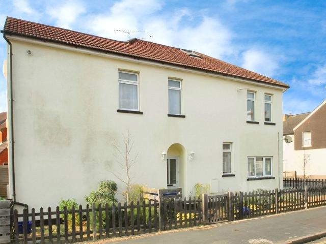 St Michaels Road, Aldershot, Hants GU12, 2 bed flat to rent, £1,400 pcm | PrimeLocation