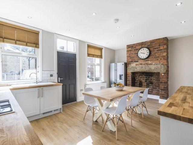 St. Michaels Road, Leeds LS6 6 bed house to rent £4,030 pcm £930 pw