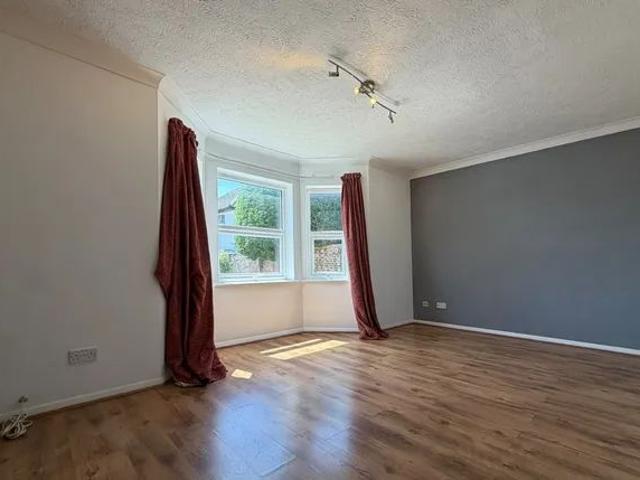 St. Michaels Road, Worthing, BN11 1 bedroom ground floor flat to rent