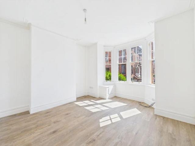 St. Michaels Square, Gloucester GL1, 6 bed terraced house to rent, £3,600 pcm | PrimeLocation