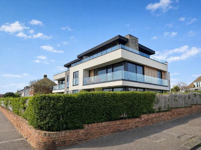 St. Mildreds Avenue, Ramsgate, Kent. 2 bed flat to rent £1,795 pcm £414 pw