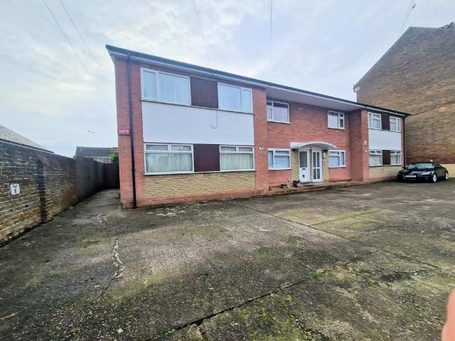 St Mildreds Road, Ramsgate, Kent, CT11 2 bed flat to rent £1,150 pcm £265 pw