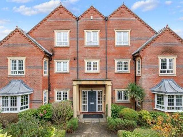 St. Monicas Road, Kingswood, 2 Bedroom Flat