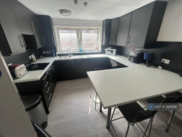 St. Mungo Avenue, Glasgow, G4 4 bed flat to rent £2,400 pcm £554 pw