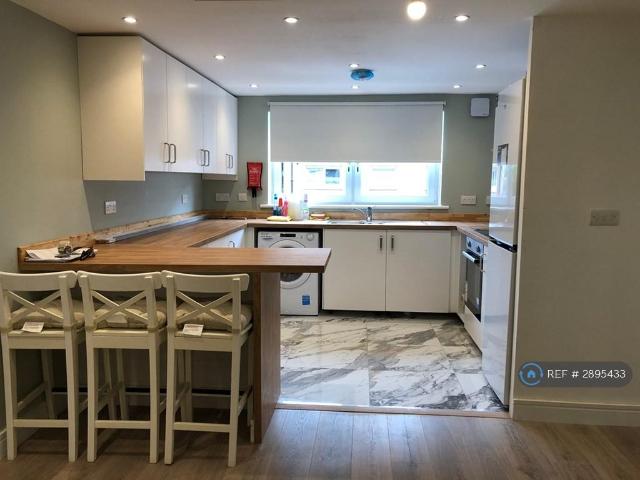 St. Mungo Avenue, Glasgow, G4 3 bed flat to rent £1,995 pcm £460 pw